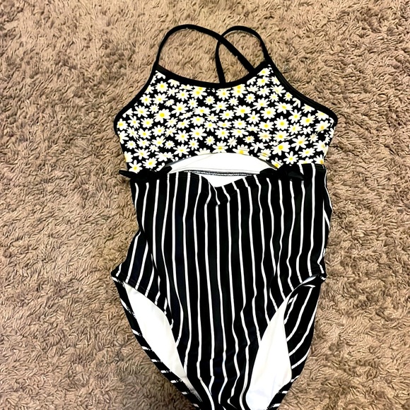 Target | Swim | Selling Really Cute Bathing Suit From Target | Poshmark